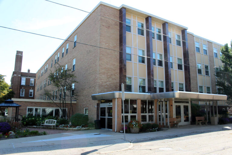 Tour - Barb City Manor